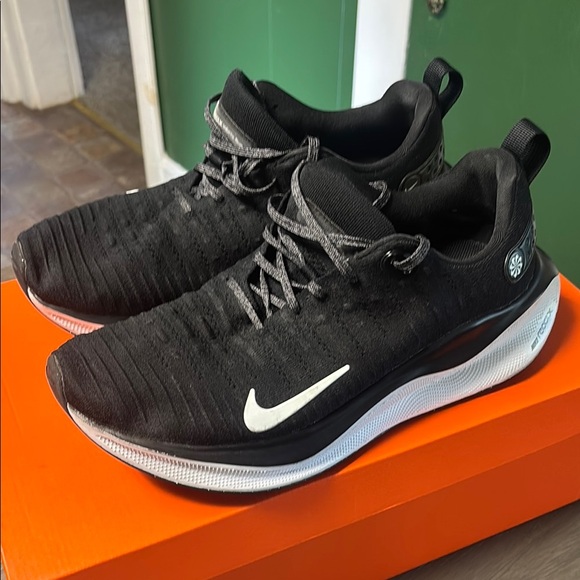 Nike | Shoes | Nike Black And White Athletic Shoes With Mesh Upper ...